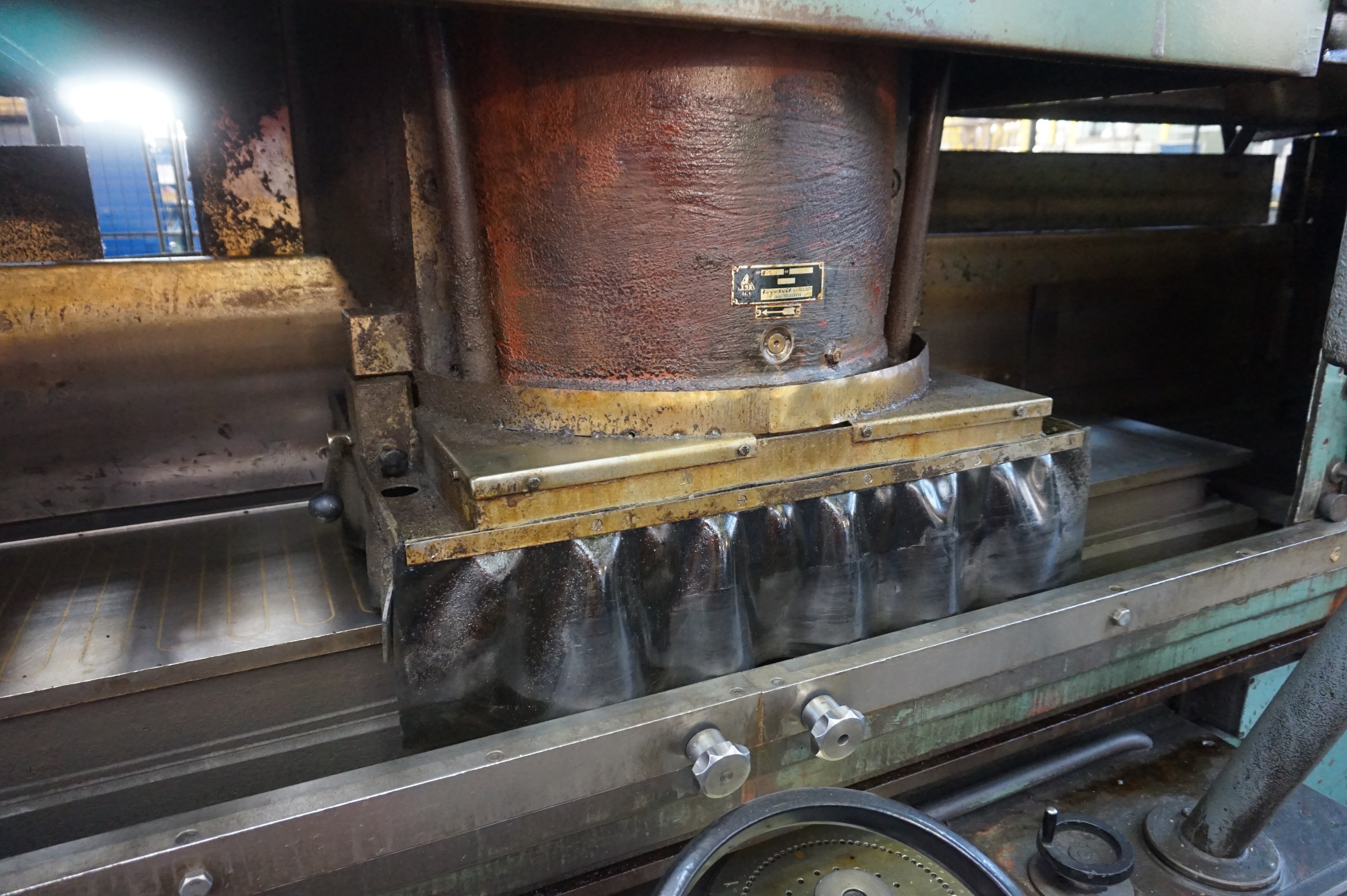 TOS BPV 40 Vertical Spindle Reciprocating Table Surface Grinder