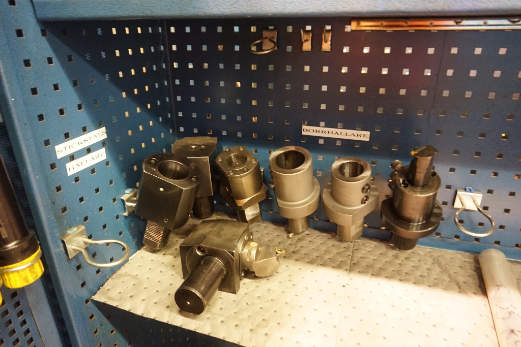 Cabinet with U Drills, Boring Bar Holders, Capto Tooling, VDI 50 ...