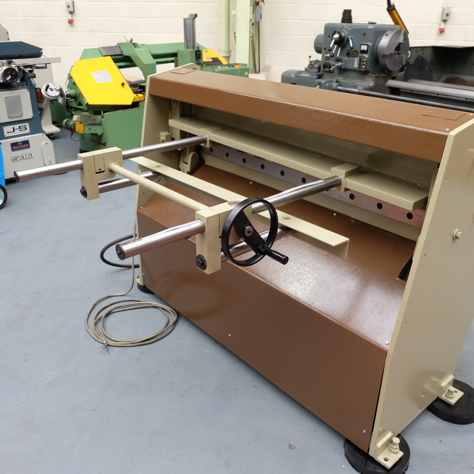 Edwards Type DD Power Guillotine