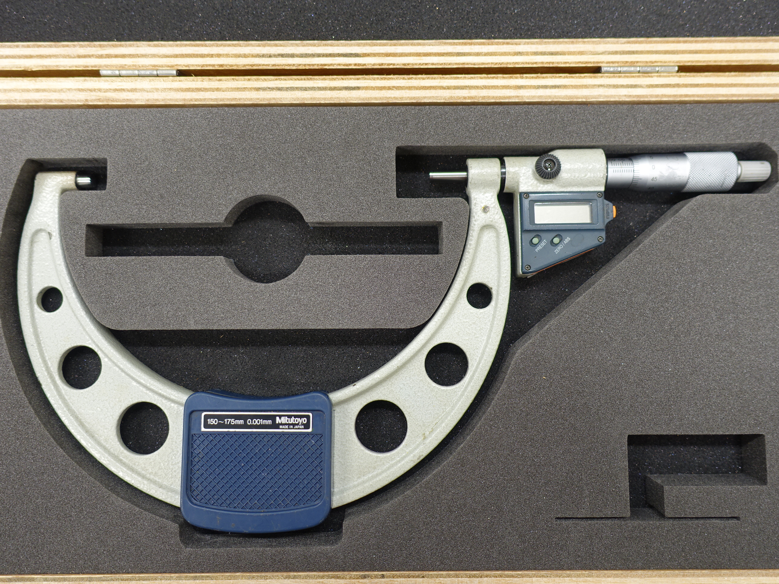 Juki 'DDL-555-5' Single Needle Lockstitch