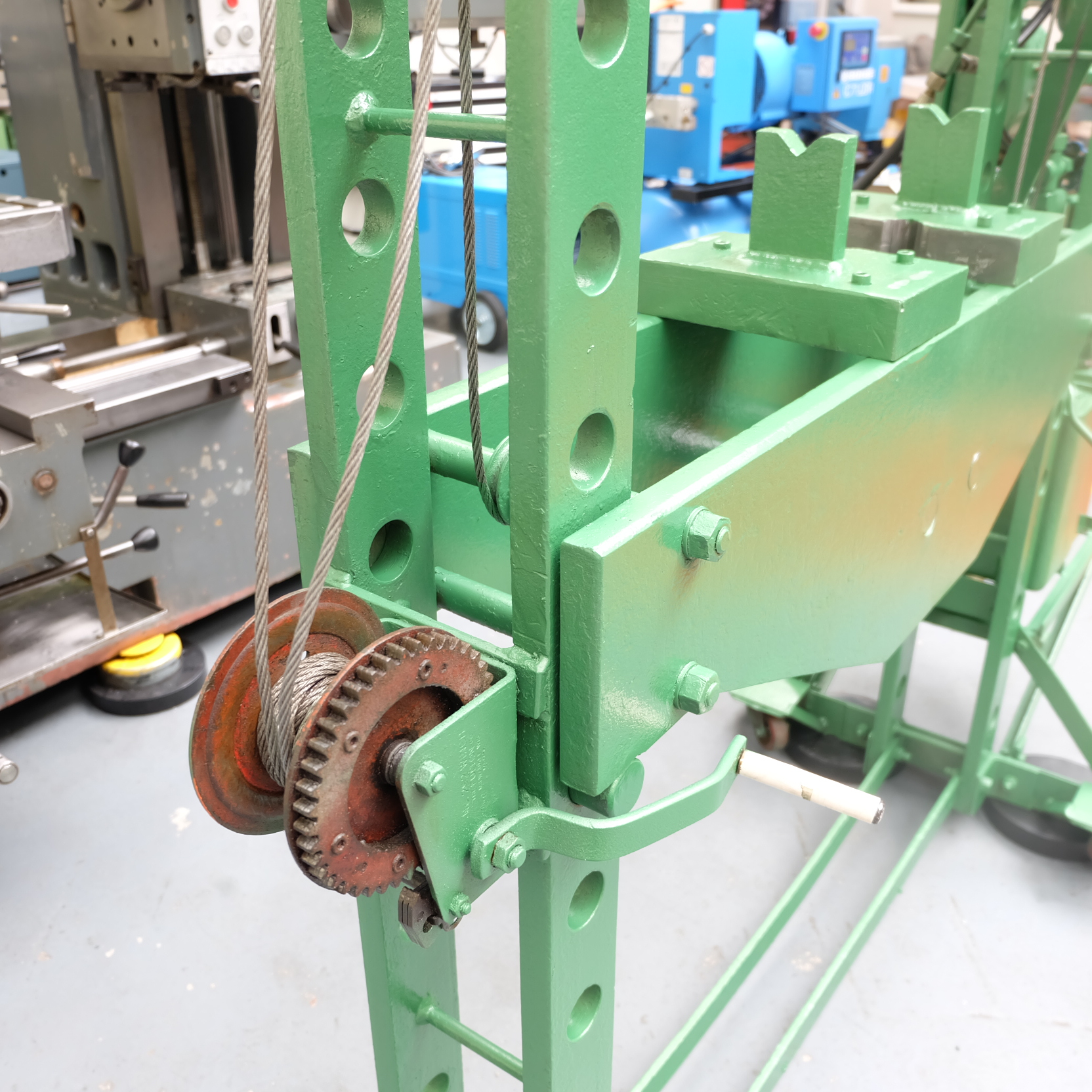 Churchill 37 UB Powered Hydraulic Garage Press