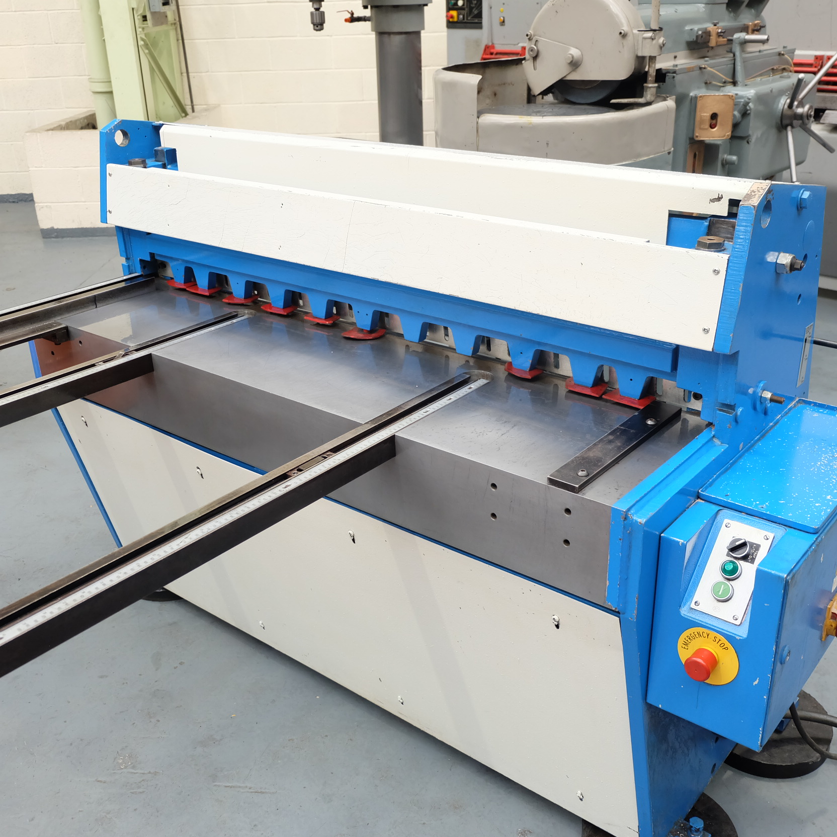 Edwards Pearson Type DD Power Guillotine