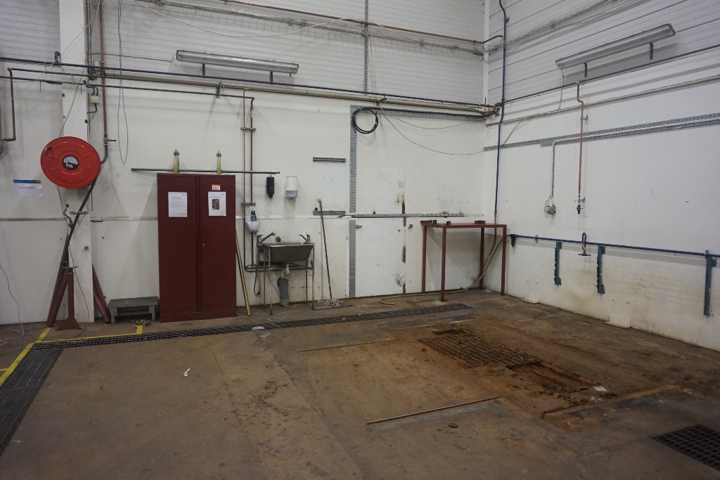 Contents of Testing Bay with 4 Water Hoses and Boiler