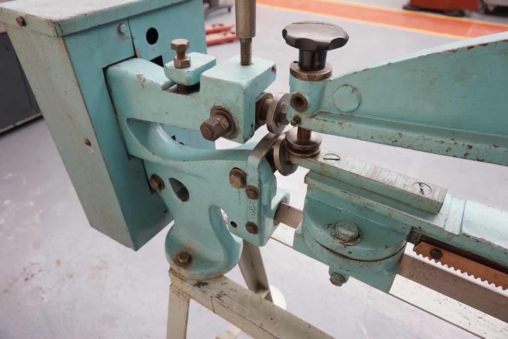 Frost Type 283 Manual Circle Cutter