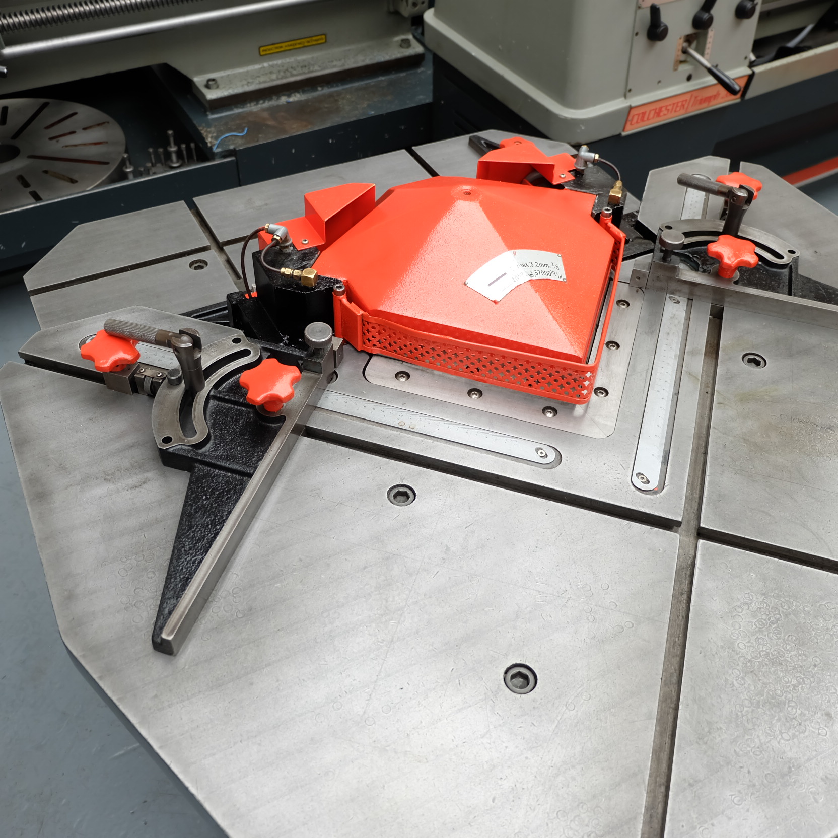 Amada Type CSW-220 Hydraulic Sheet Metal Corner Notcher