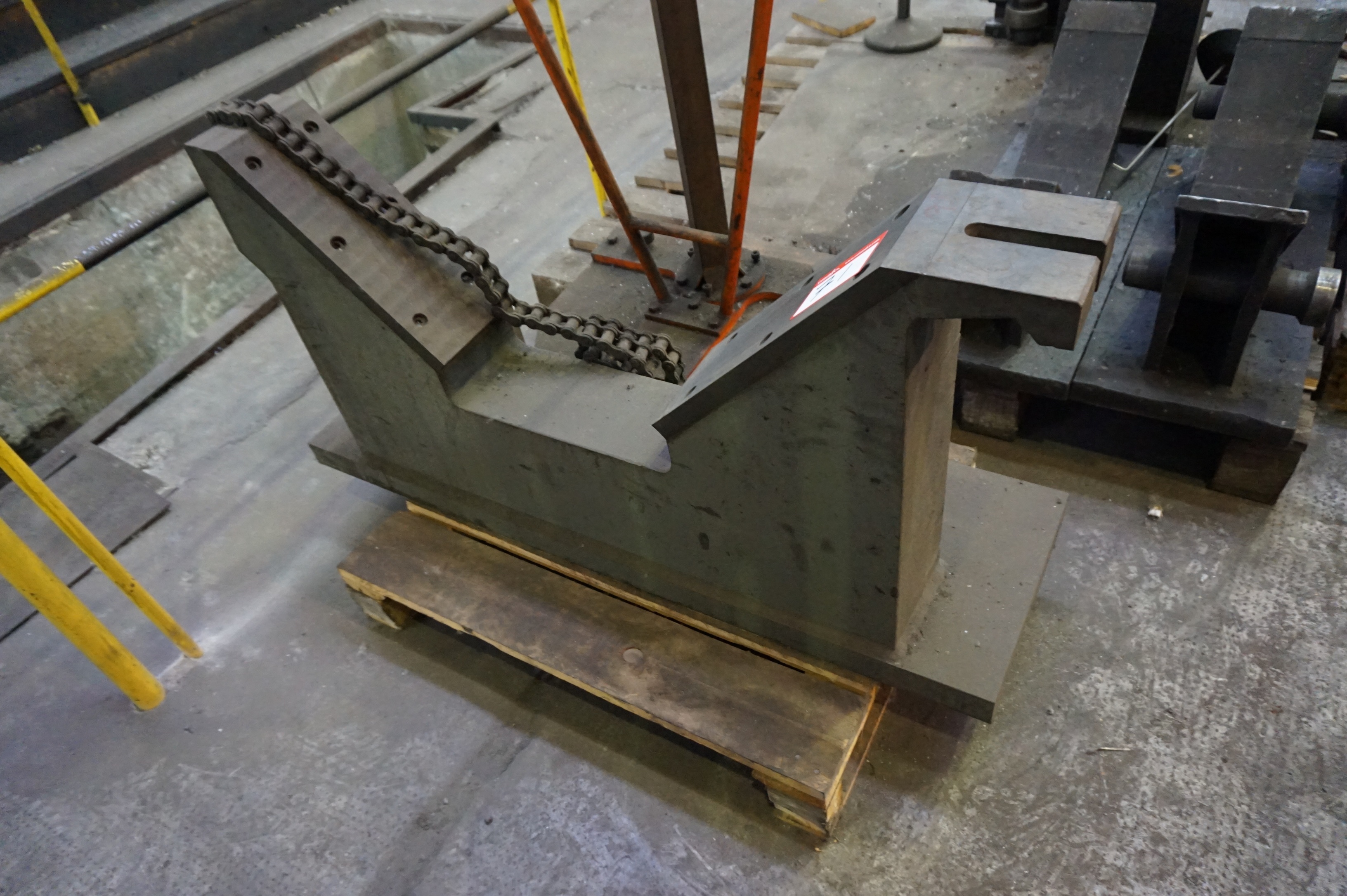 (4) x V Blocks, (1) x V Block with Chain Lock 1070mm and Rotator