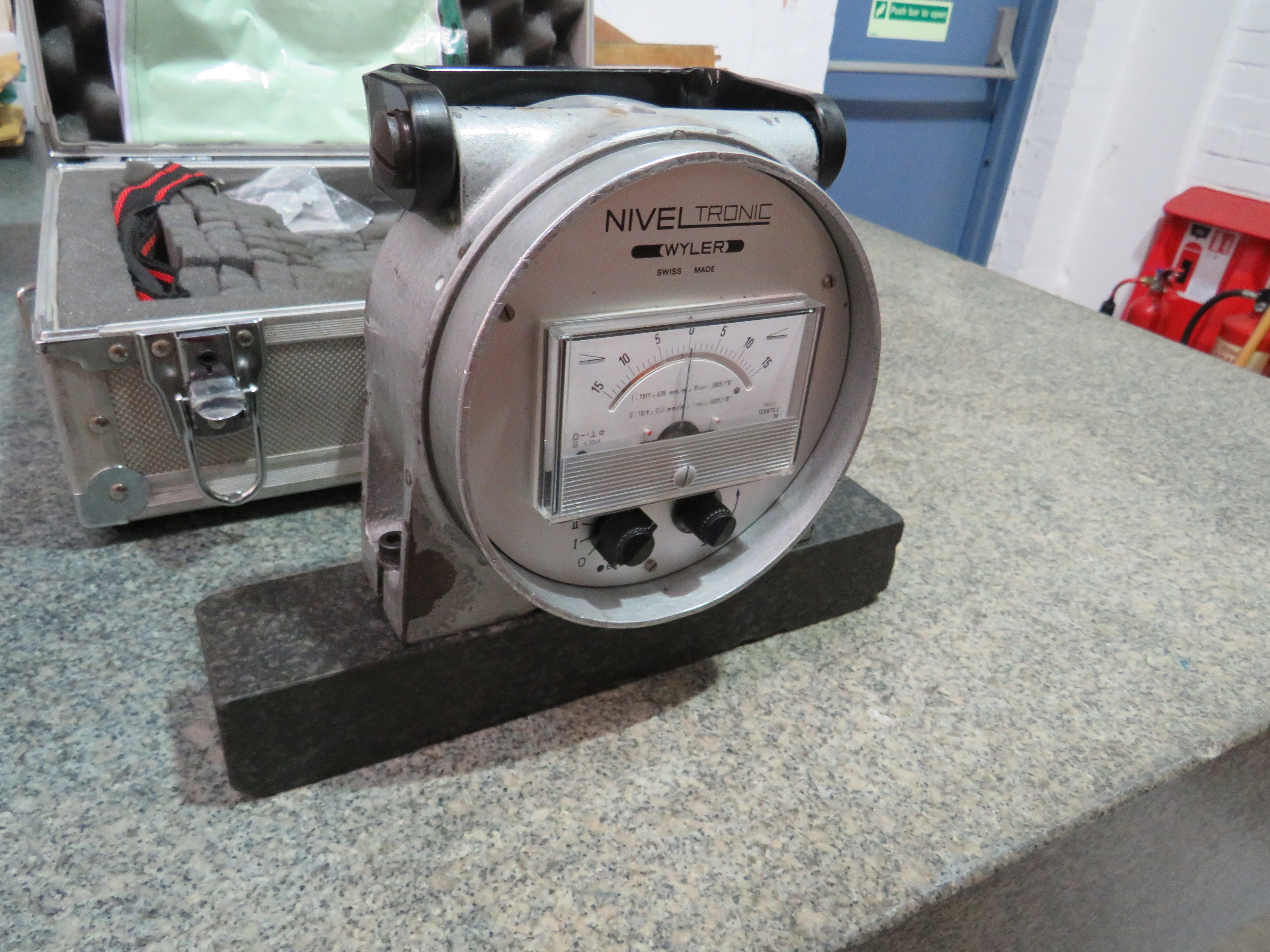 Wyler Nivel Tronic Electronic Machine Level