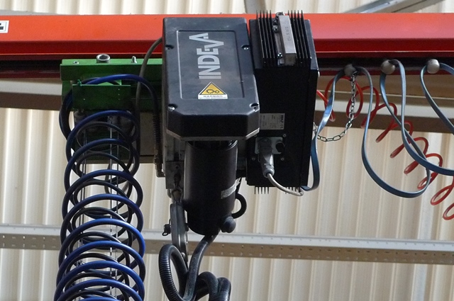 Indeva 2ALOR Cylinder lifting manipulator grabs