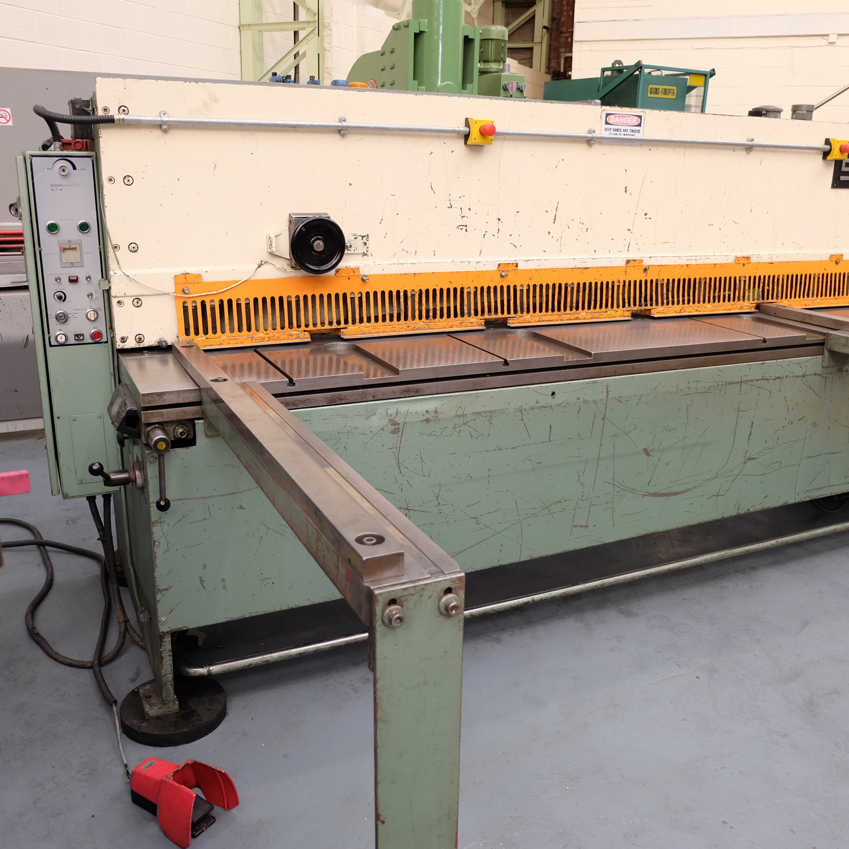 Safan Type 10 x 1/4" Powered Hydraulic Guillotine