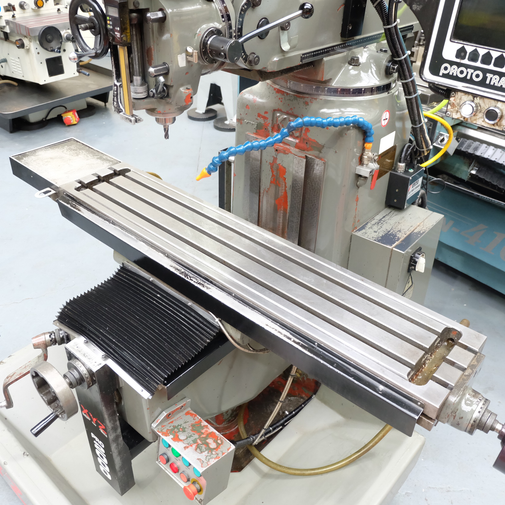 XYZ Pro 2000 Programmable Turret Milling Machine