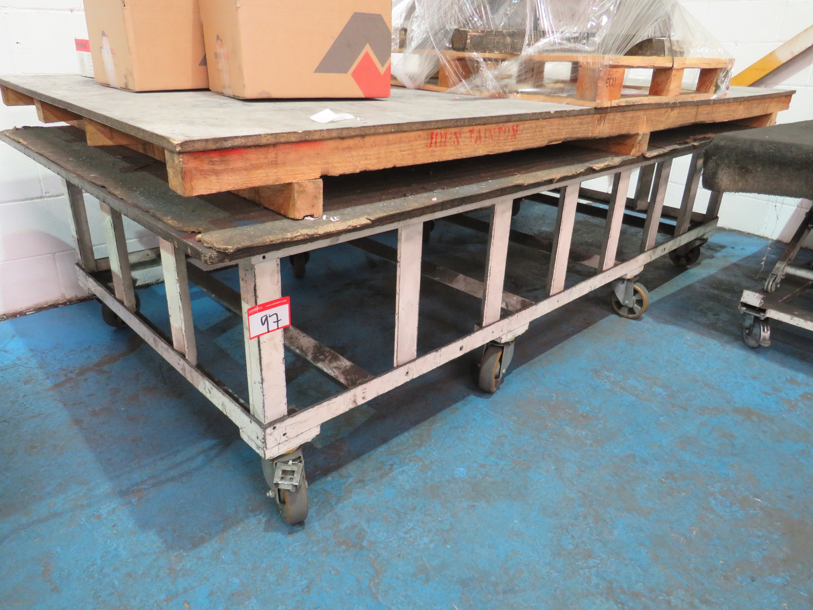 Mobile Trolley: 3m x 1.5m
