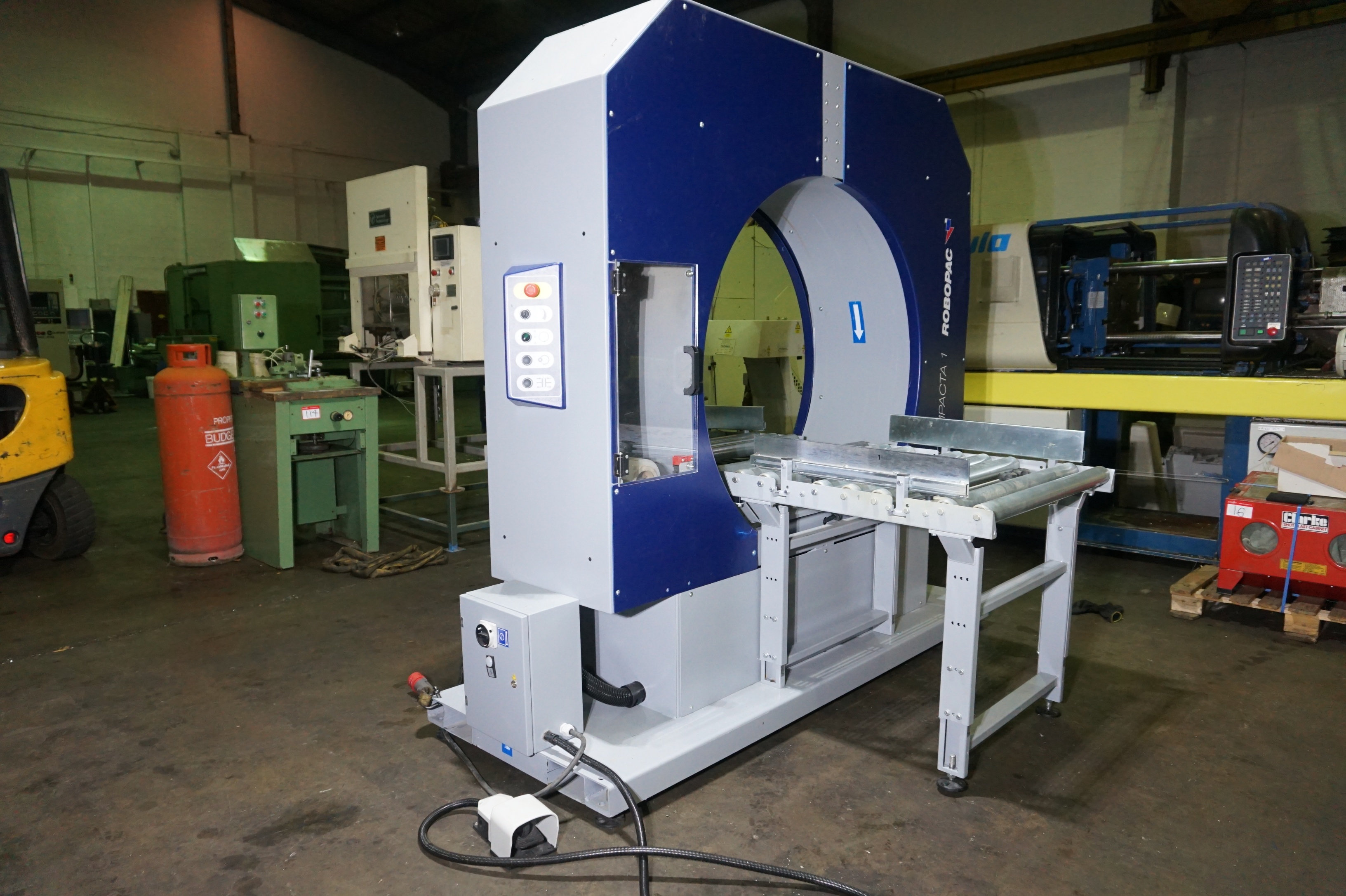 Robopac Compacta 12 Horizontal Wrapping Machine