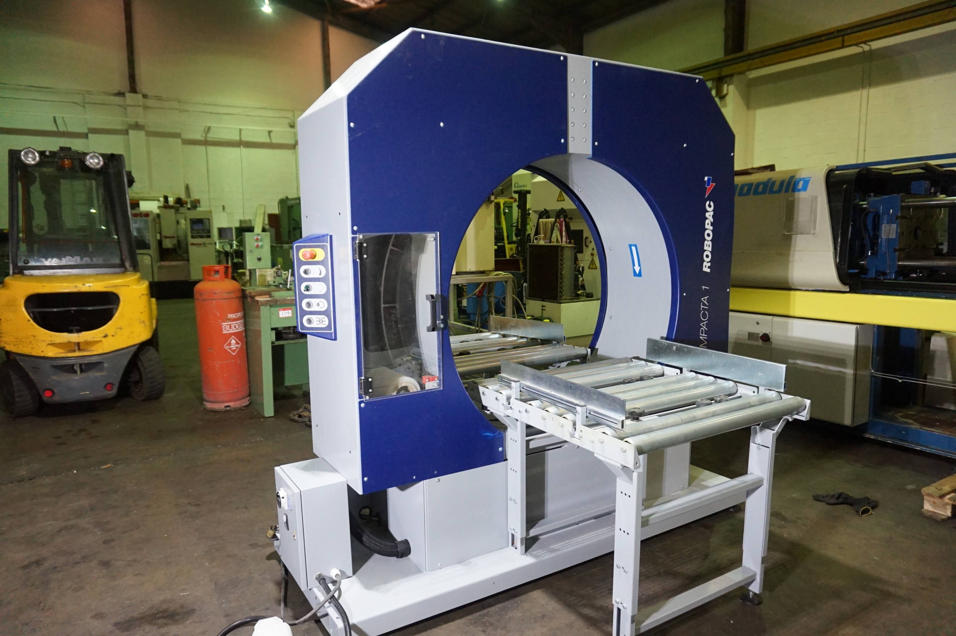 Robopac Compacta 12 Horizontal Wrapping Machine