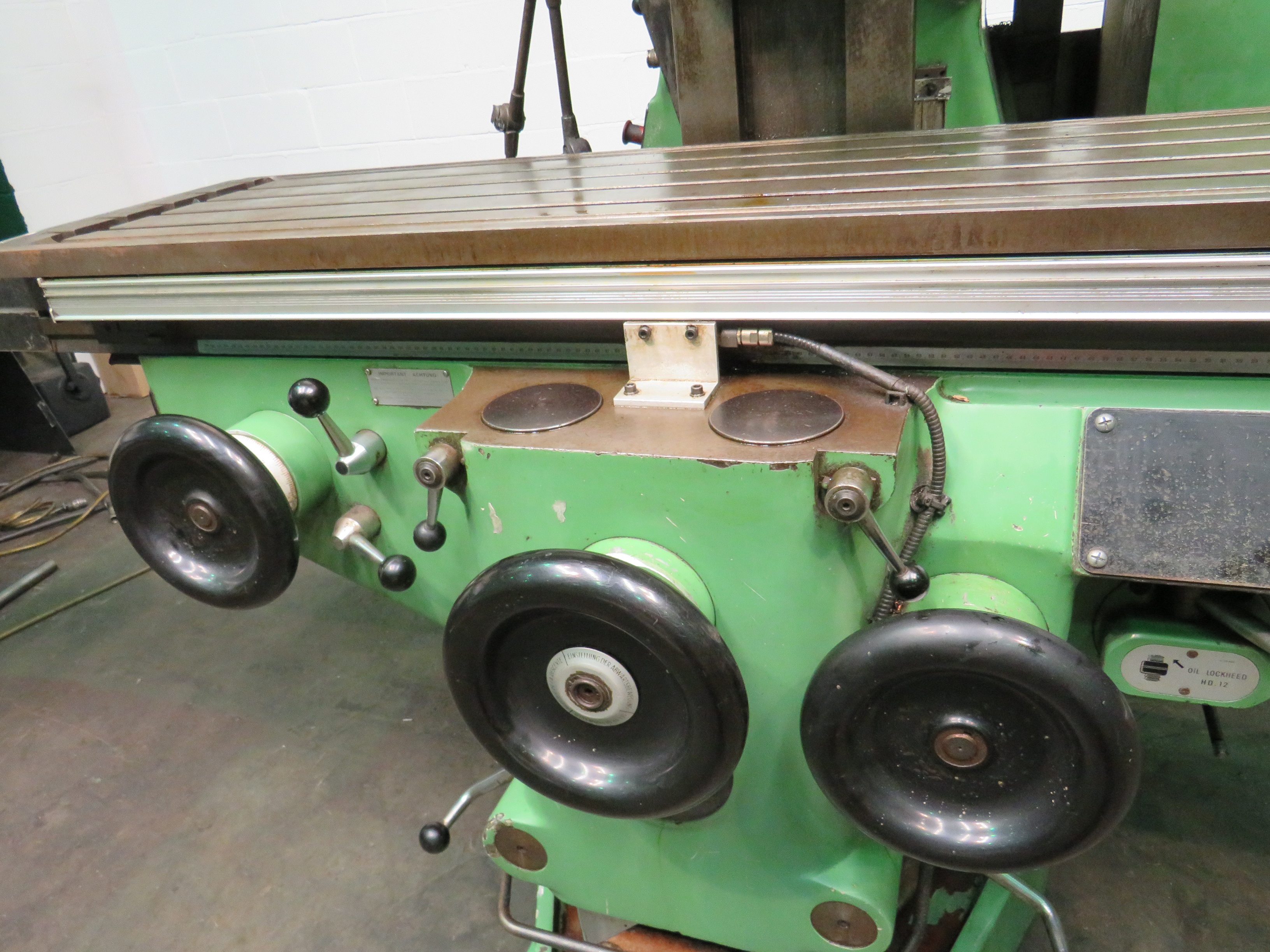 Huron MU5 Universal Milling Machine