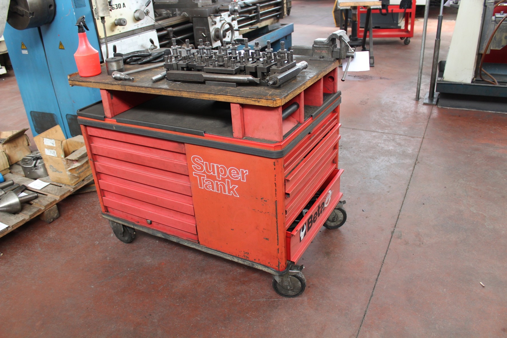Beta Supertank Tool Trolley with Compartments, Drawers & Vice