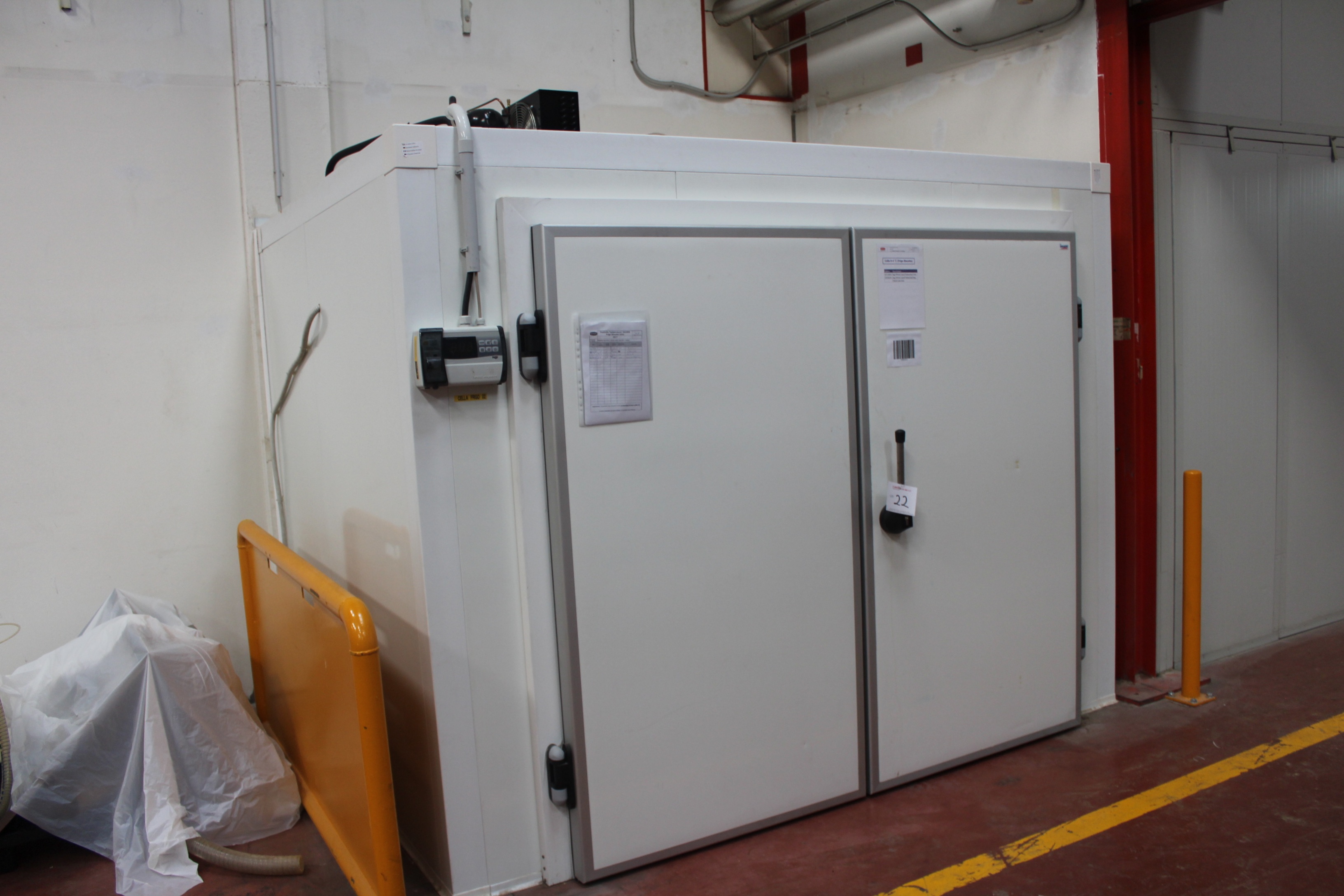 Freestanding Double Door Cold Room