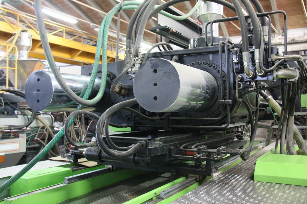 Engel 1000 Type Duo 16050 1000 Ton Injection Moulding Machine