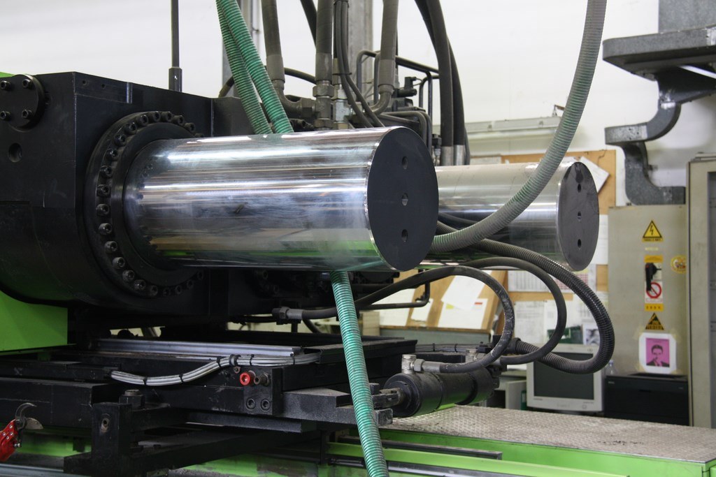 Engel 1000 Type Duo 16050 1000 Ton Injection Moulding Machine