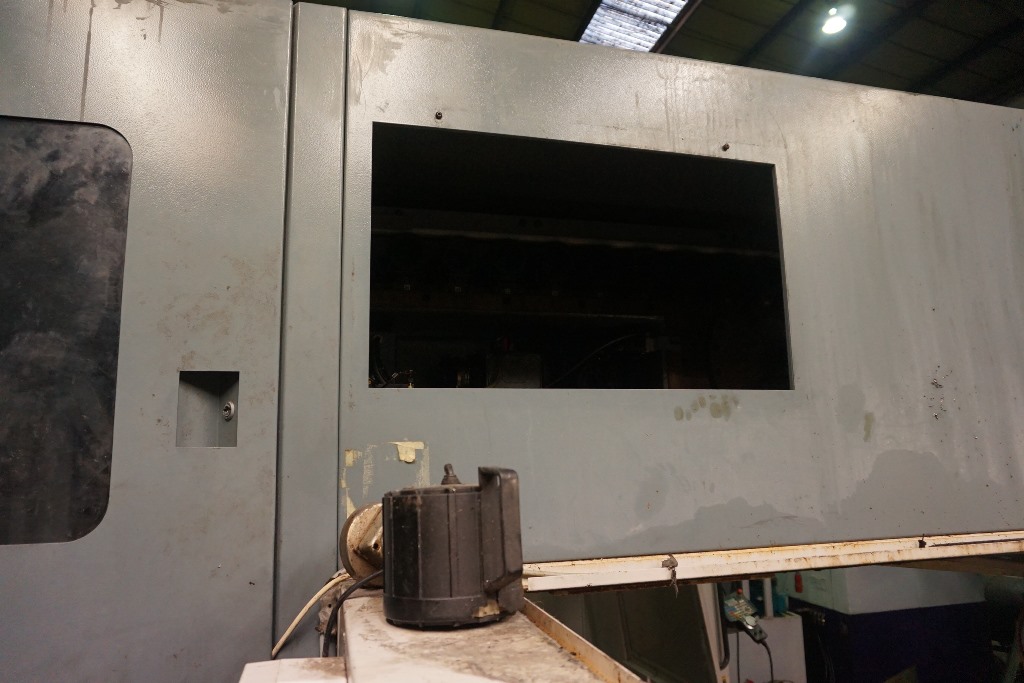 Cincinnati Lancer 2000 Vertical Machining Centre with Accramatic A2100 ...