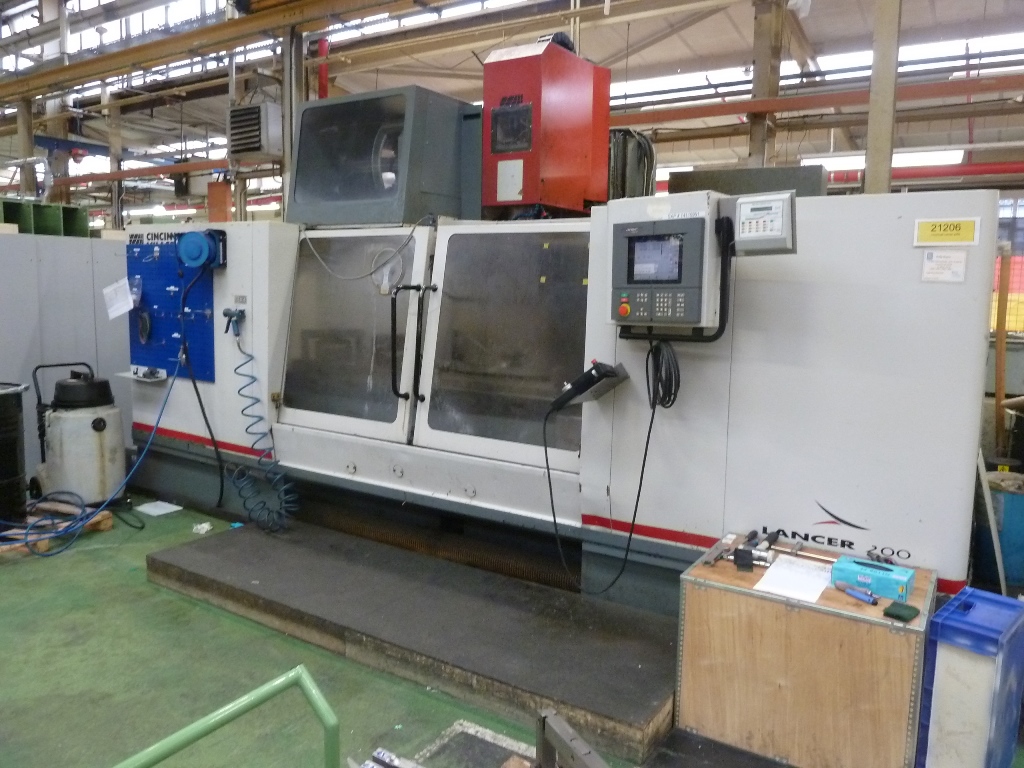 Cincinnati Lancer 2000 Vertical Machining Centre with Accramatic A2100 ...
