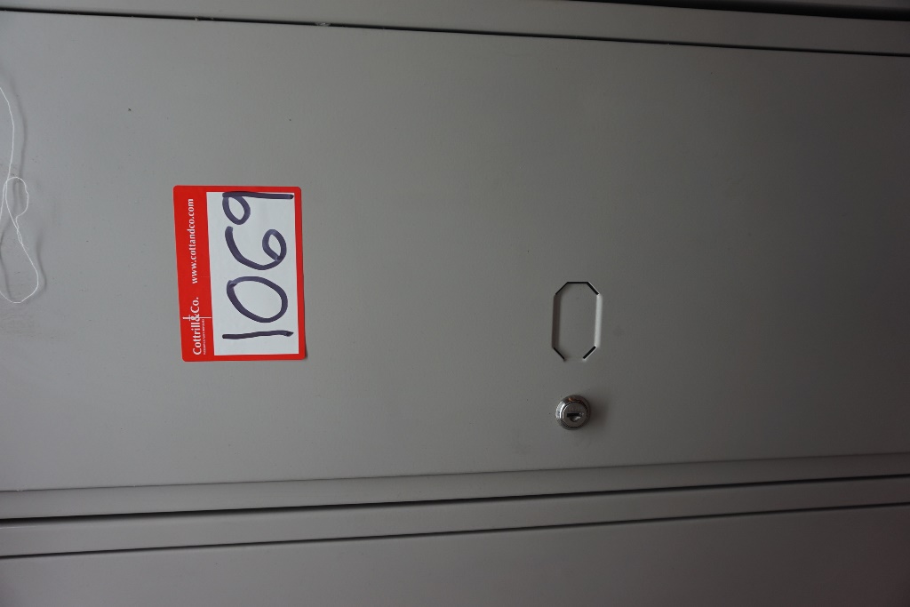 (3) x Bisley Single Unit Two Section Lockers