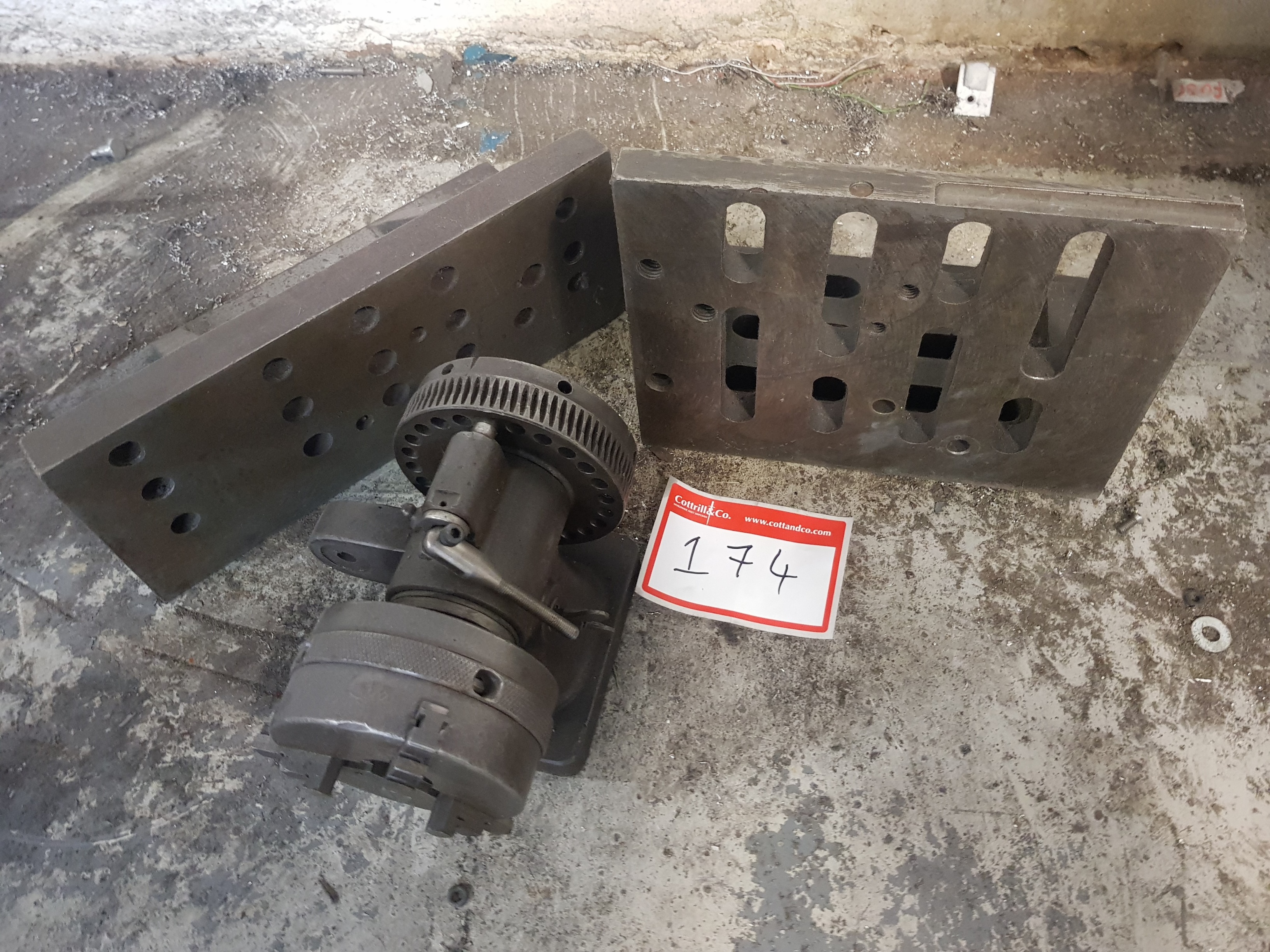 (2) x Angle plates and Indexing Chuck