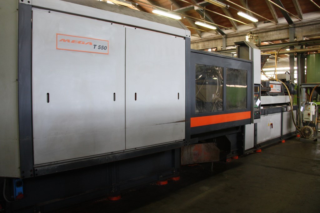 Sandretto Mega T 550 Type 4435 550 Ton Injection Moulding Machine