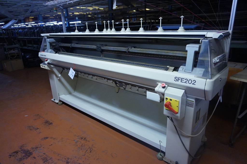 Shima Seiki Type SFE 202T Flat Bed Knitting Machine