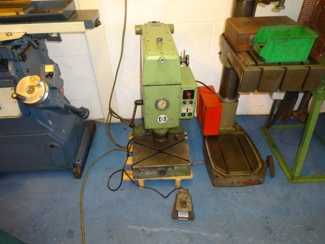 Bracker Radial Spin Riveter