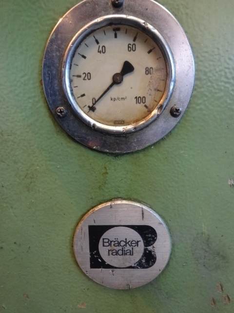 Bracker Radial Spin Riveter