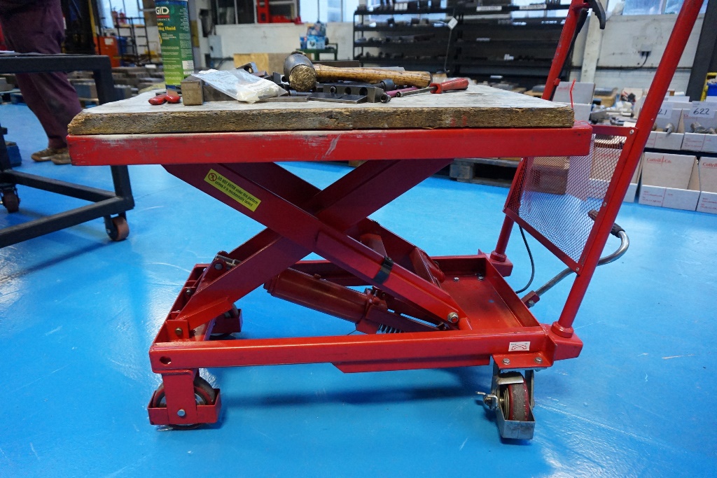 Clarke Strong Arm Tool Lift