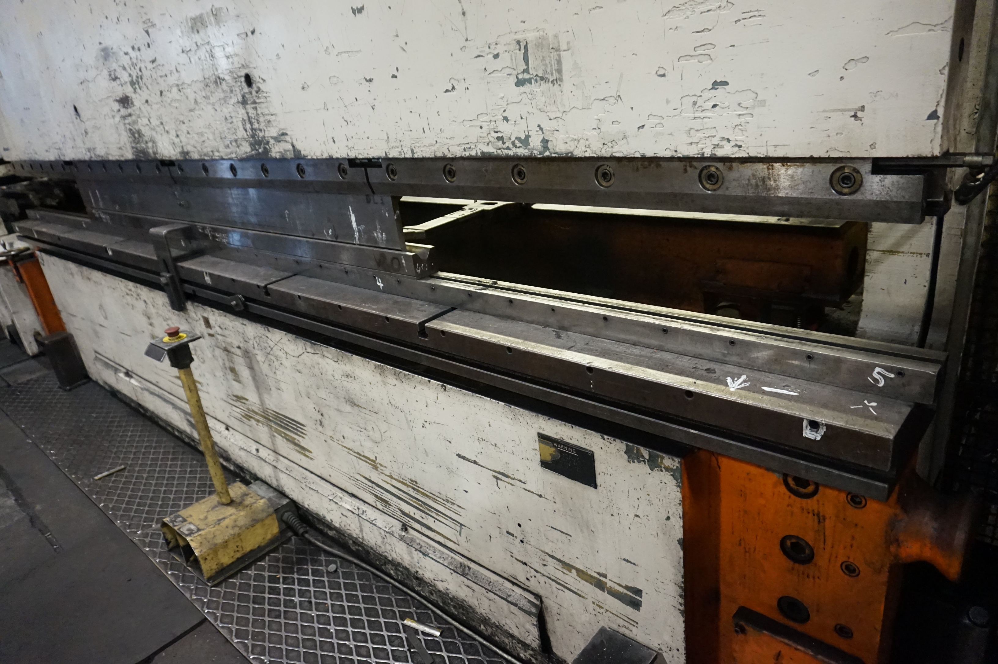 Edwards Pearson Model RT 300 x 4100 Press Brake