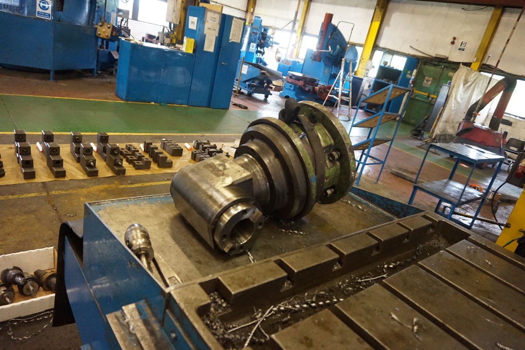 Droop & Rein Heavy Duty Vertical Milling Machine