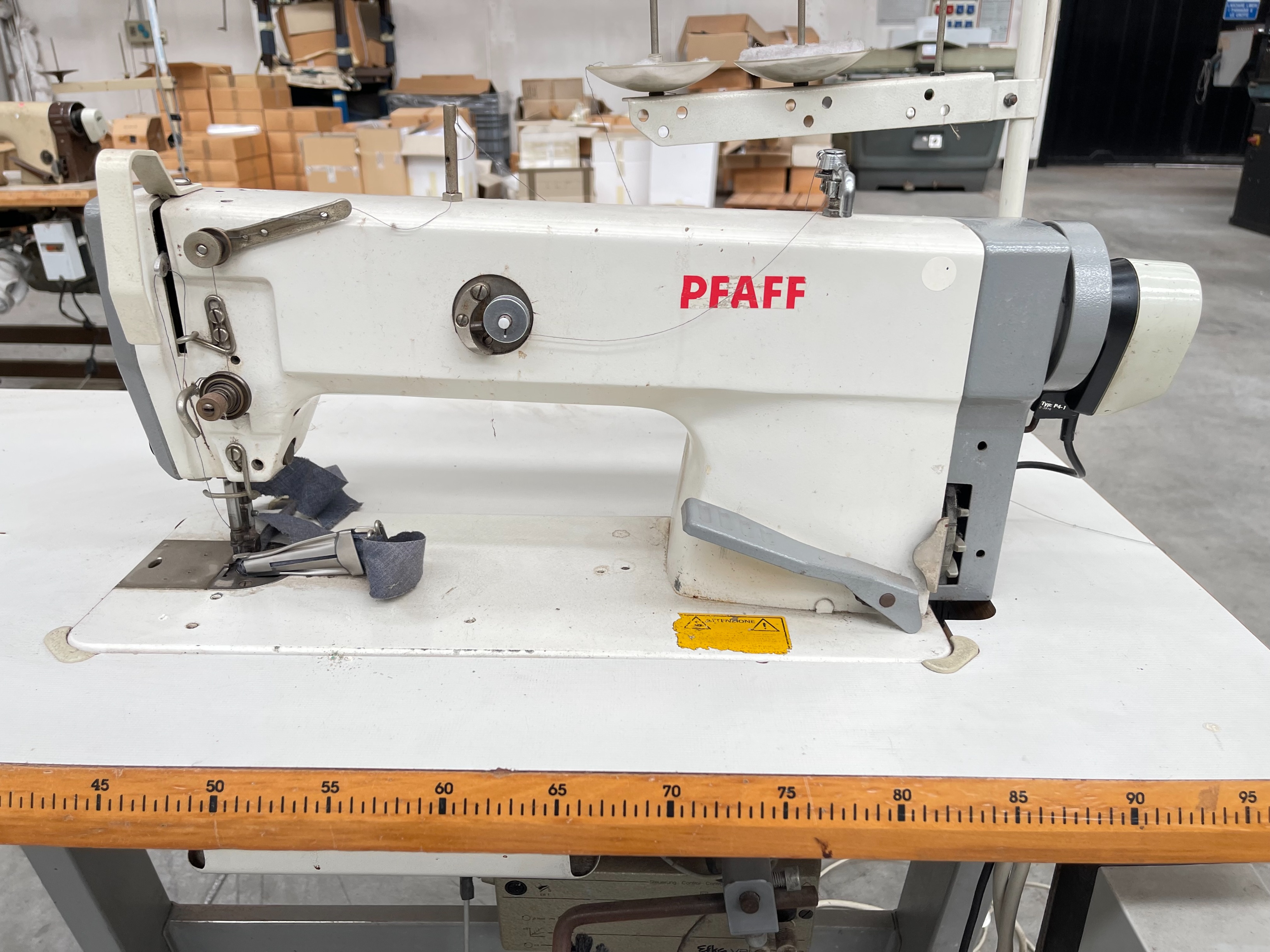 Pfaff 953-900/57 Industrial Sewing machine. S/No 467927