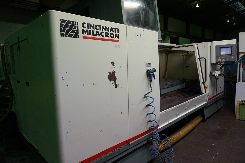 Cincinnati Lancer 2000 Vertical Machining Centre with Accramatic A2100 ...