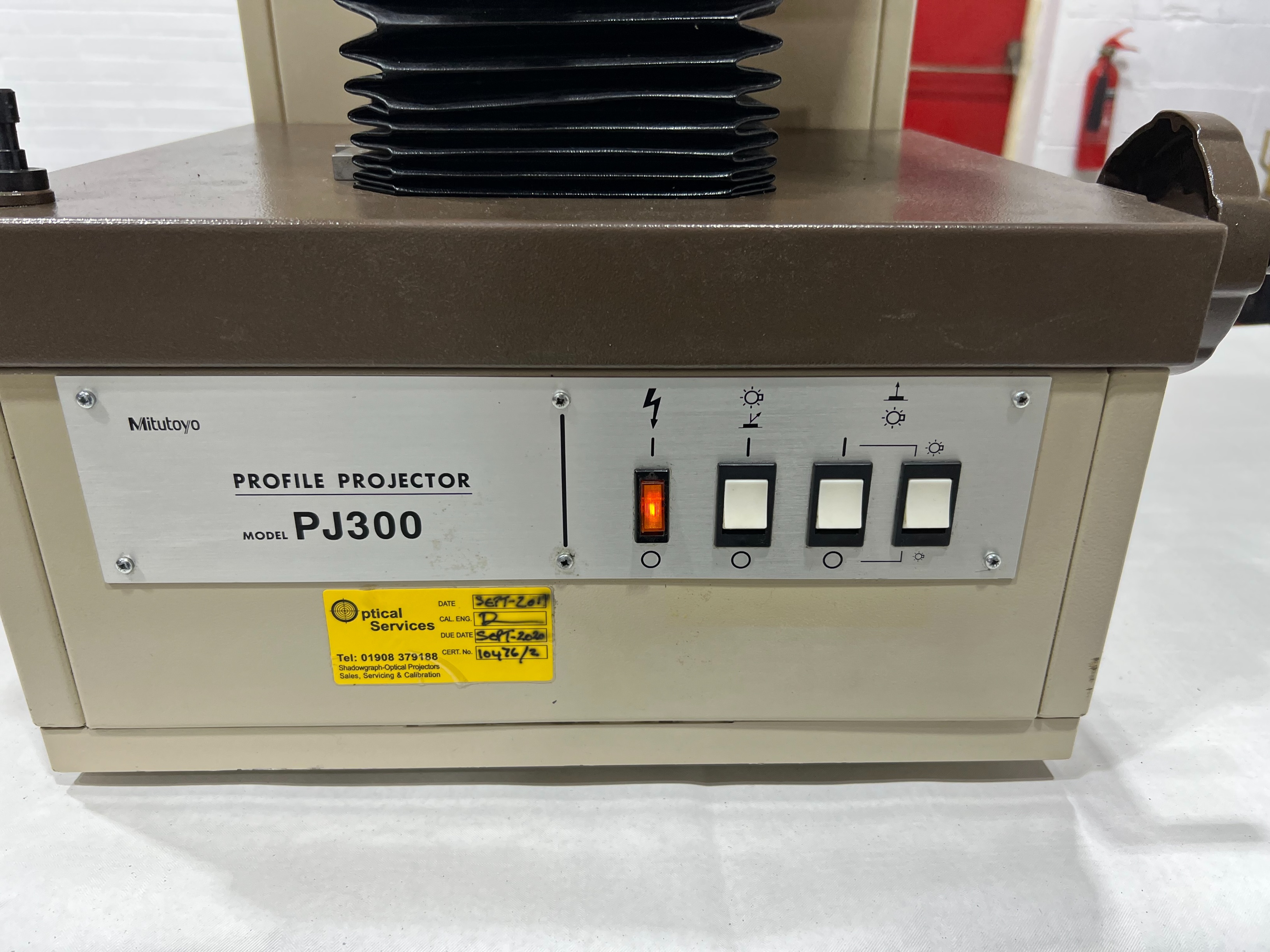 Mitutoyo PJ300 Profile Projector