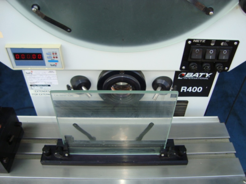 Baty Shadow Graph Model R400 GLXE Quadra-Chek 200 Profile Projector